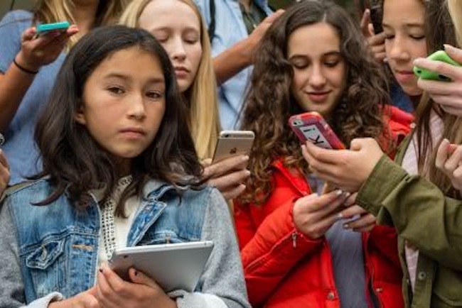 screenagers-blog-middle-school-the-hardest-years-for-screen-time